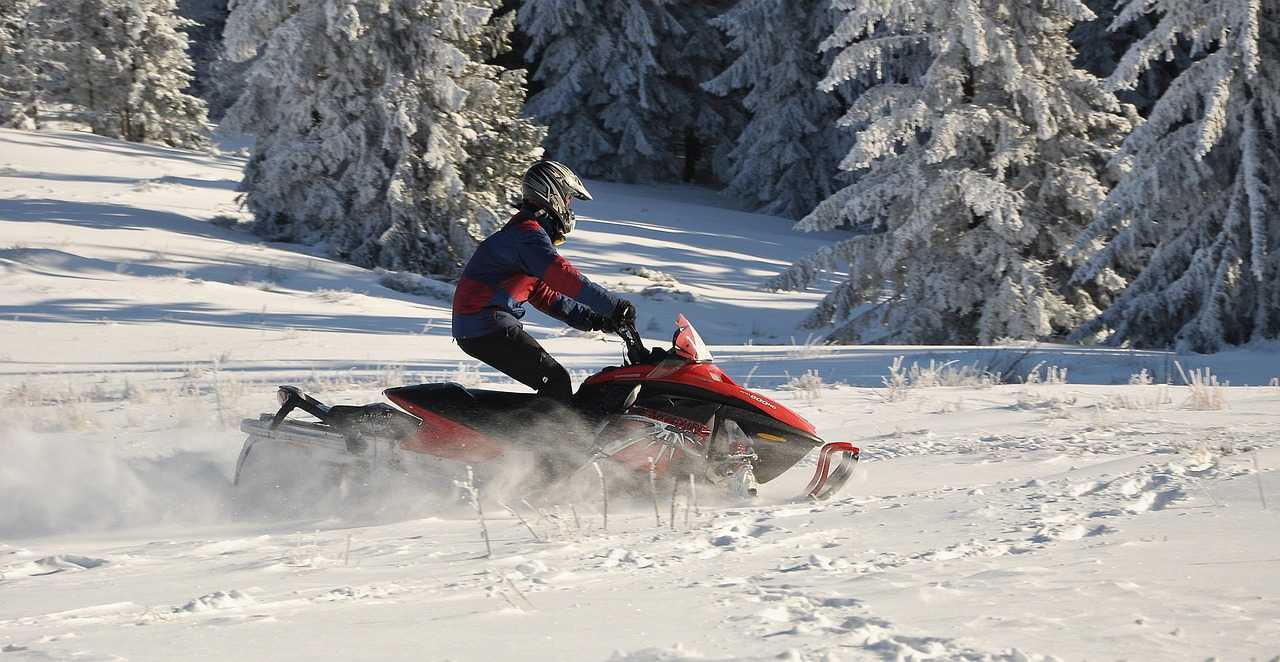 Snow Mobiling – Snow Adventure